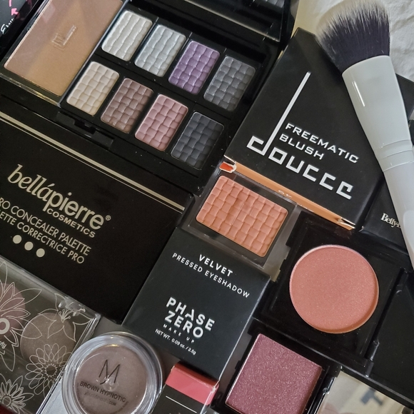 Doucce | Makeup | Huge 6 Piece Makeup Bundle Set Bare Minerals Doucce ...